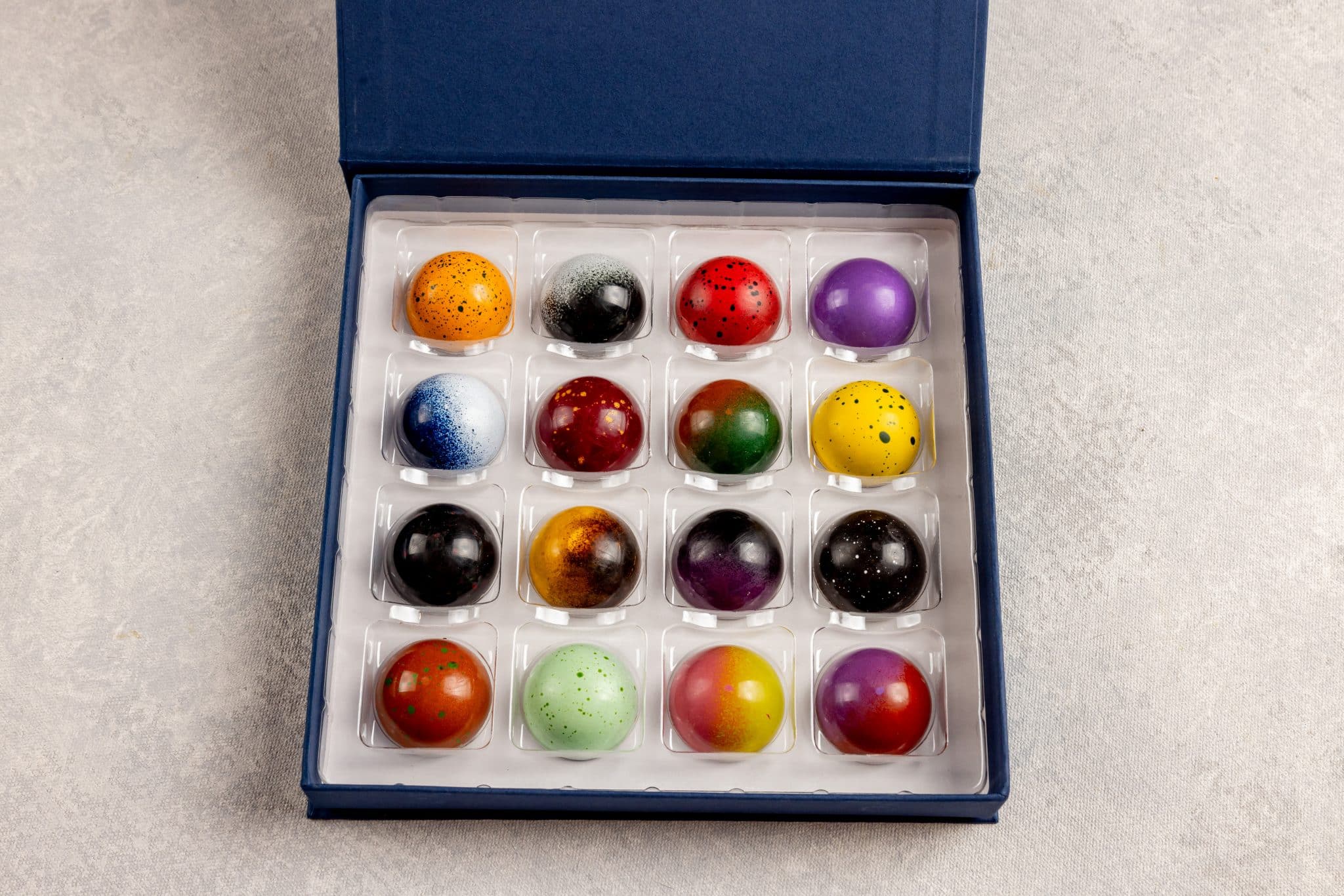 16 Piece Bonbon Praline Gift Box | Chocs 'N Boxes